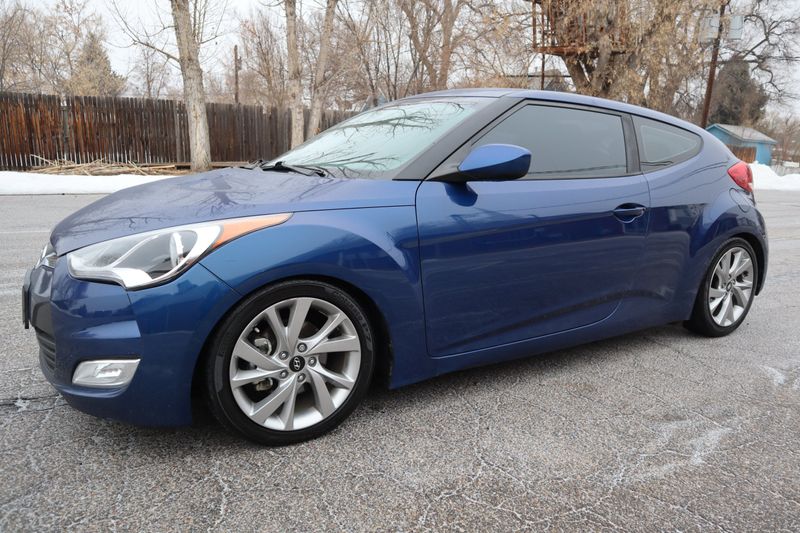 2017 Hyundai Veloster Photos