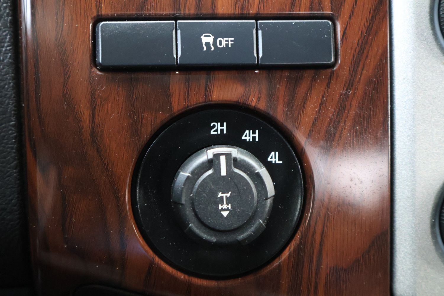 2015 Ford F-350 Super Duty Lariat | Victory Motors of Colorado