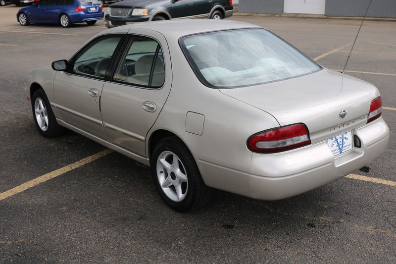 1995 Nissan Altima Photos
