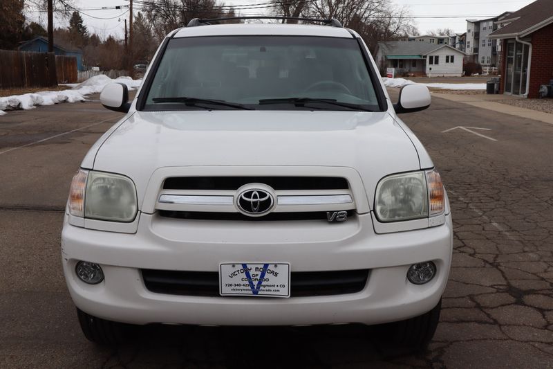 2005 Toyota Sequoia Photos