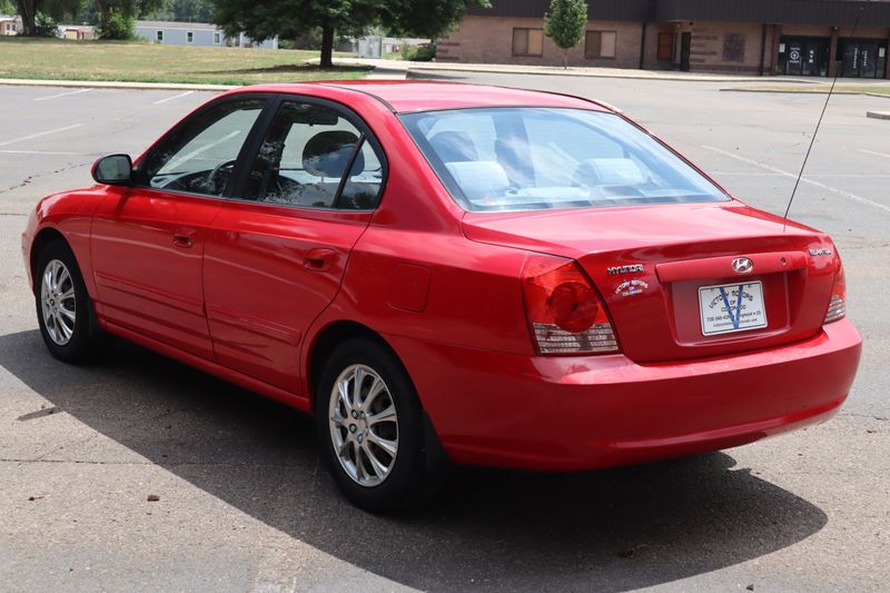 2004 Hyundai Elantra Photos