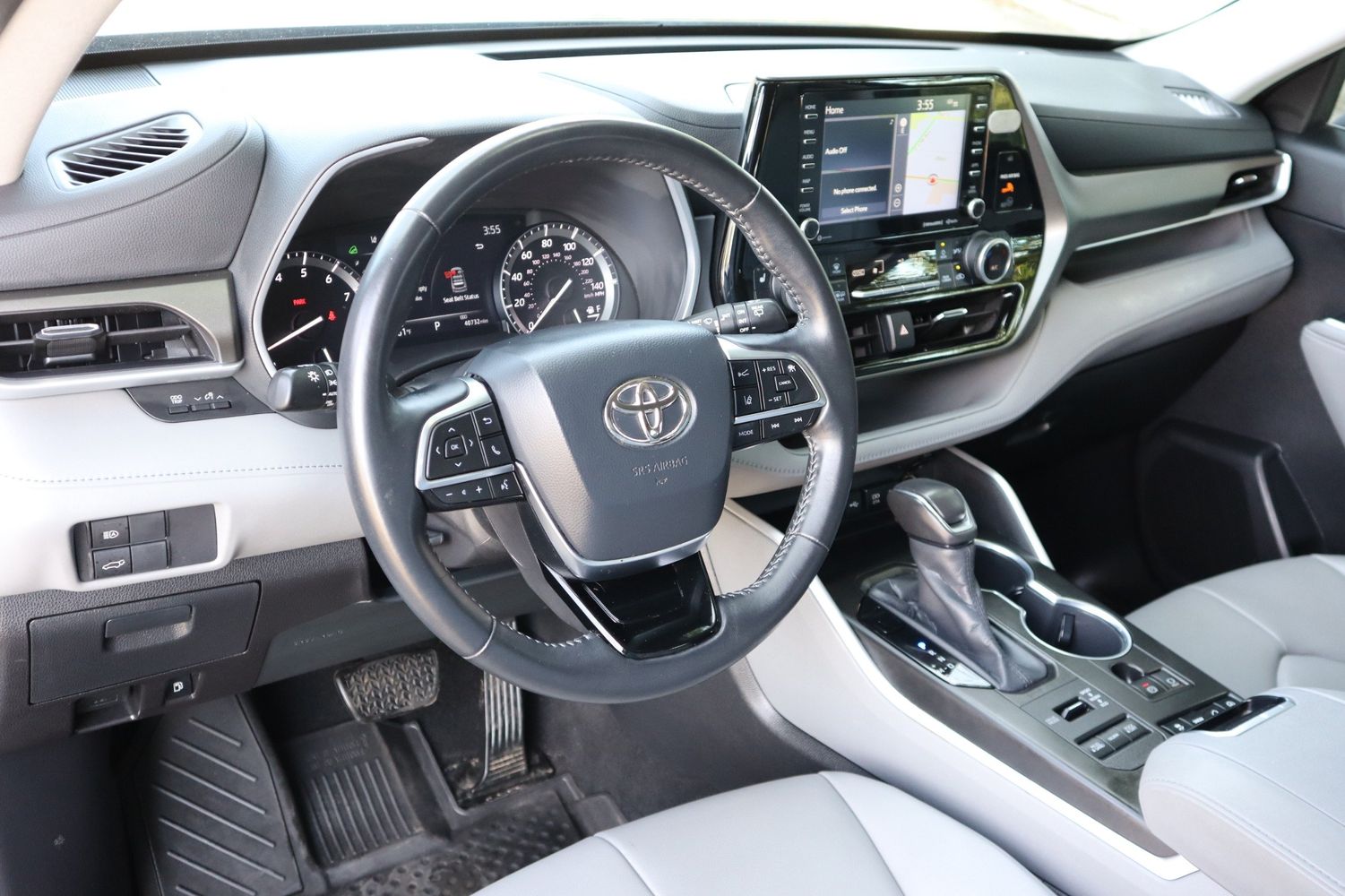 2020 Toyota Highlander XLE | Victory Motors of Colorado