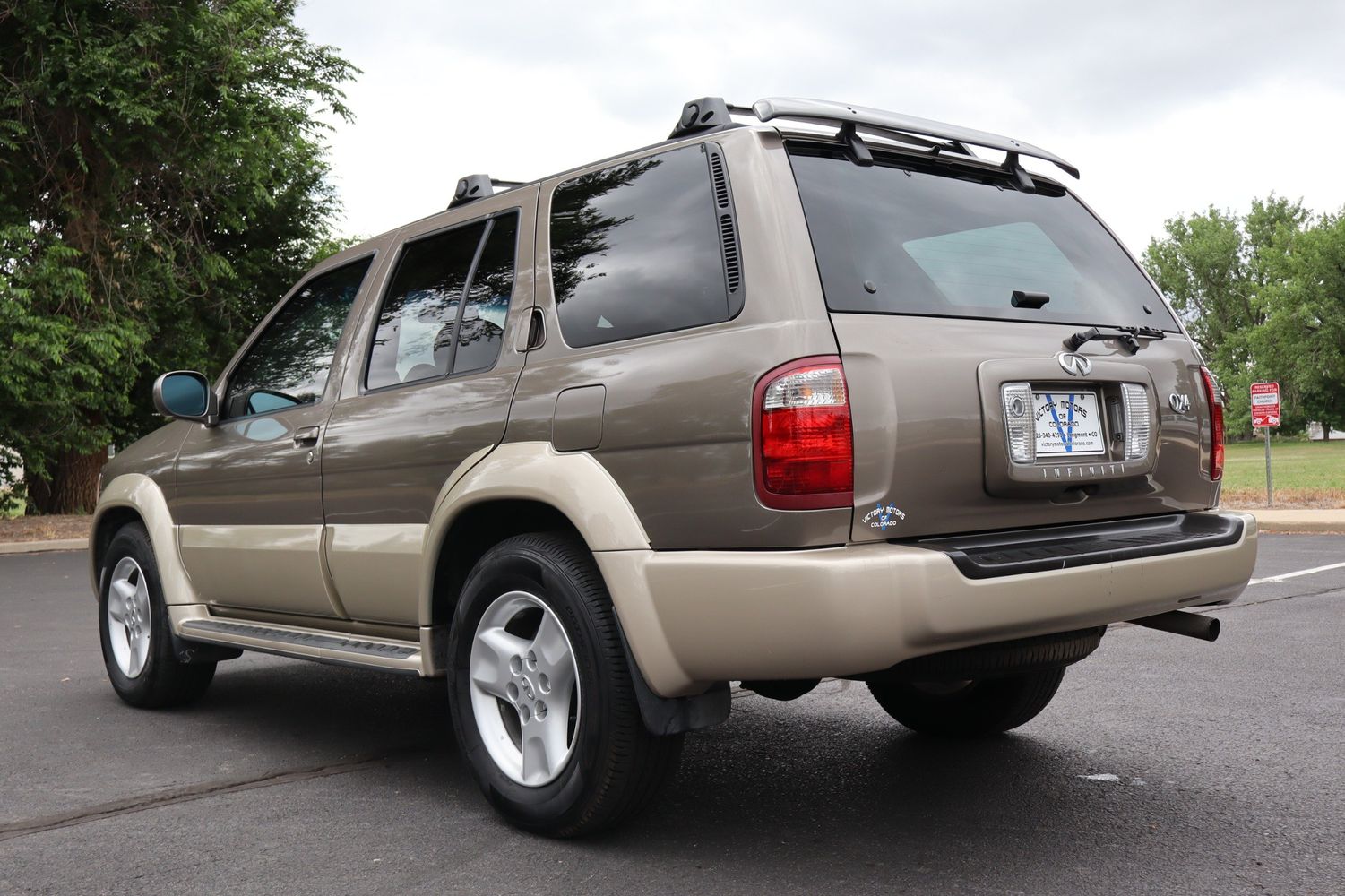 2002 INFINITI QX4 | Victory Motors of Colorado