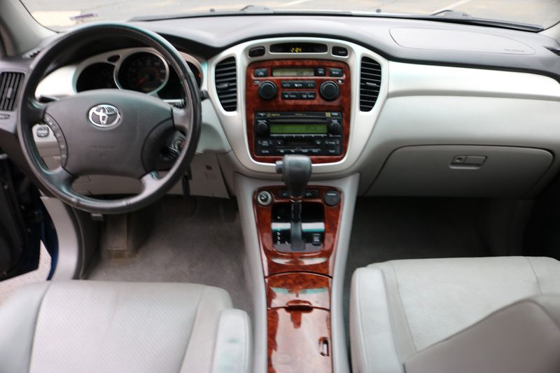 2005 Toyota Highlander Photos
