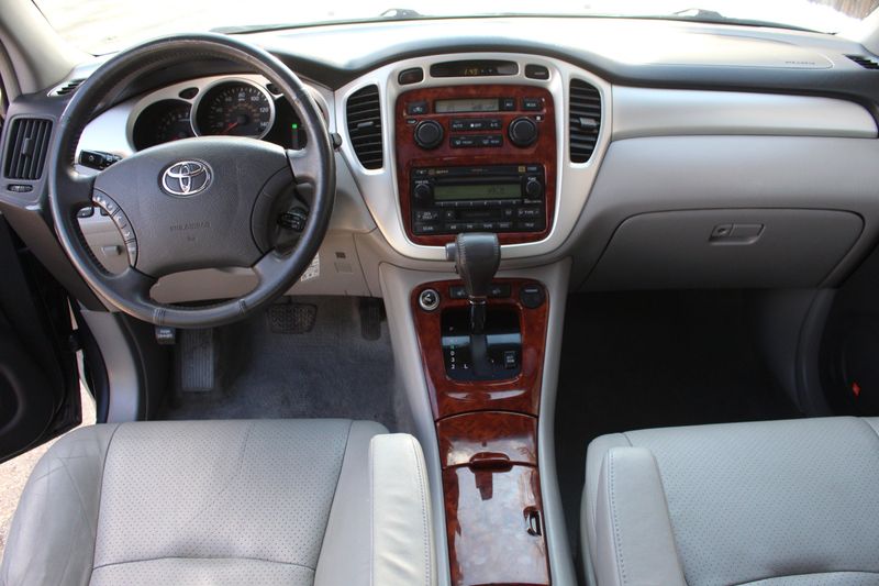 2004 Toyota Highlander Photos