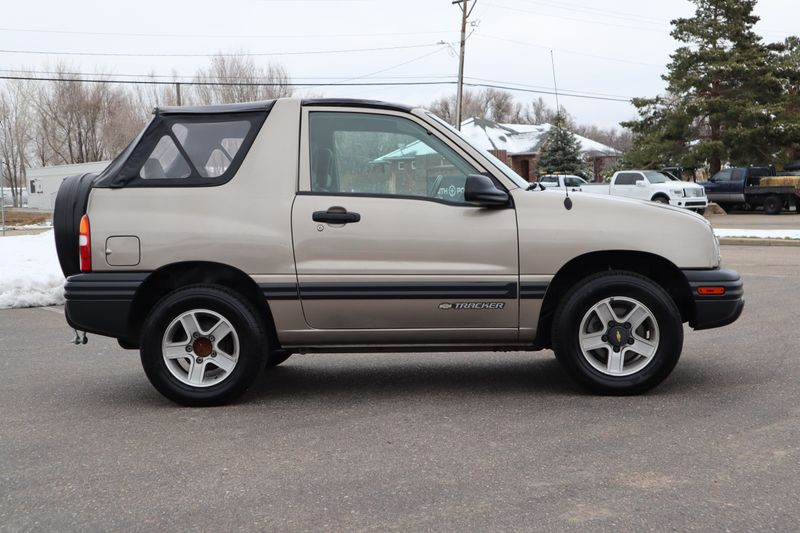 2002 Chevrolet Tracker Photos