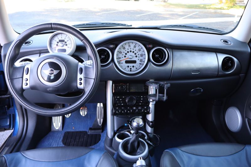 2004 MINI Cooper Photos