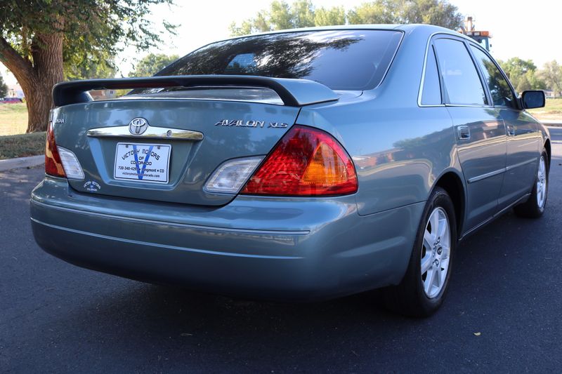 2000 Toyota Avalon Photos