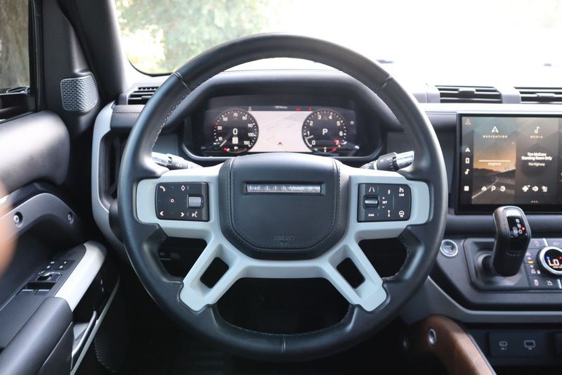 2022 Land Rover Defender Photos