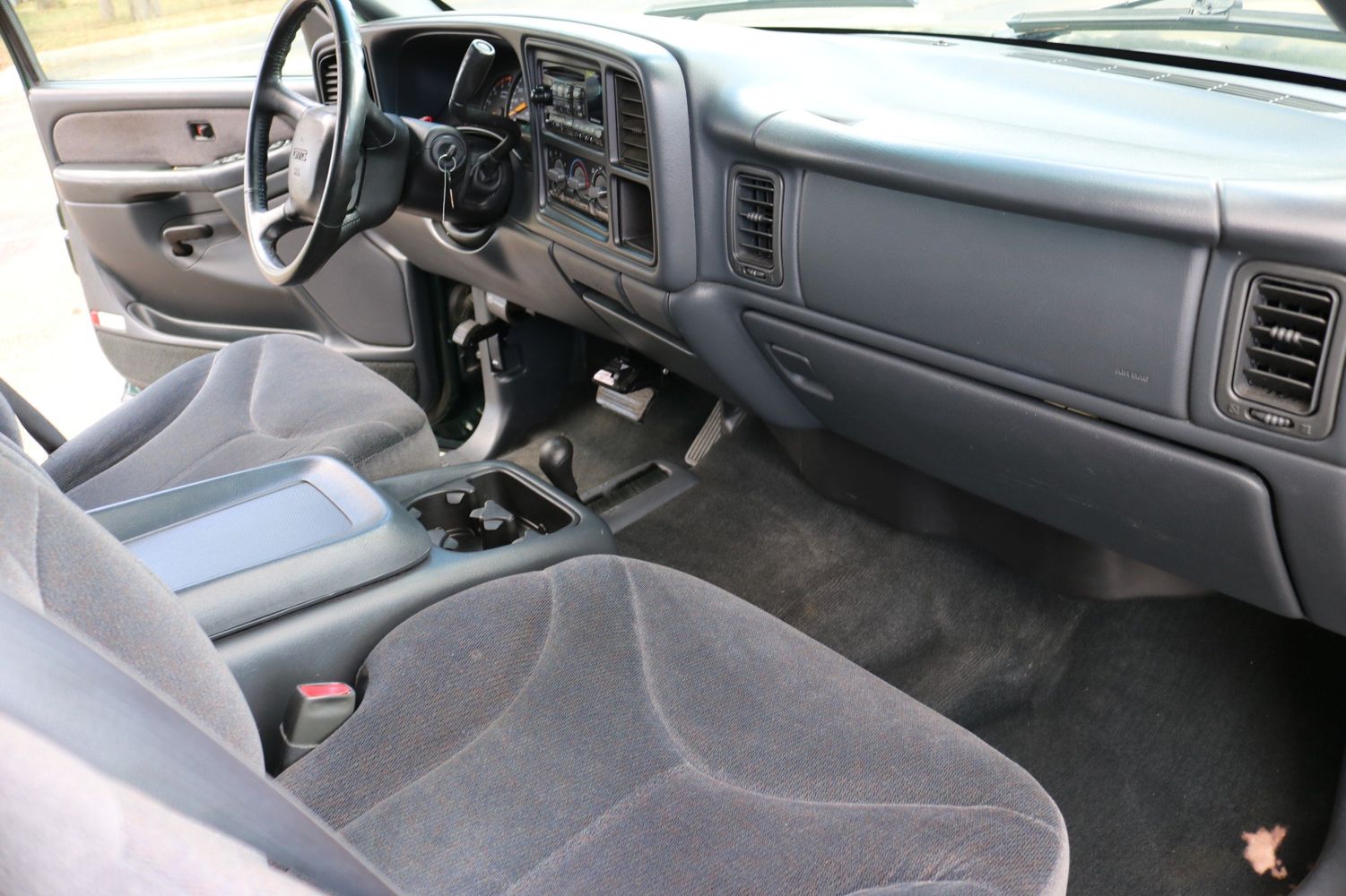 2001 GMC Sierra 2500HD SL | Victory Motors of Colorado