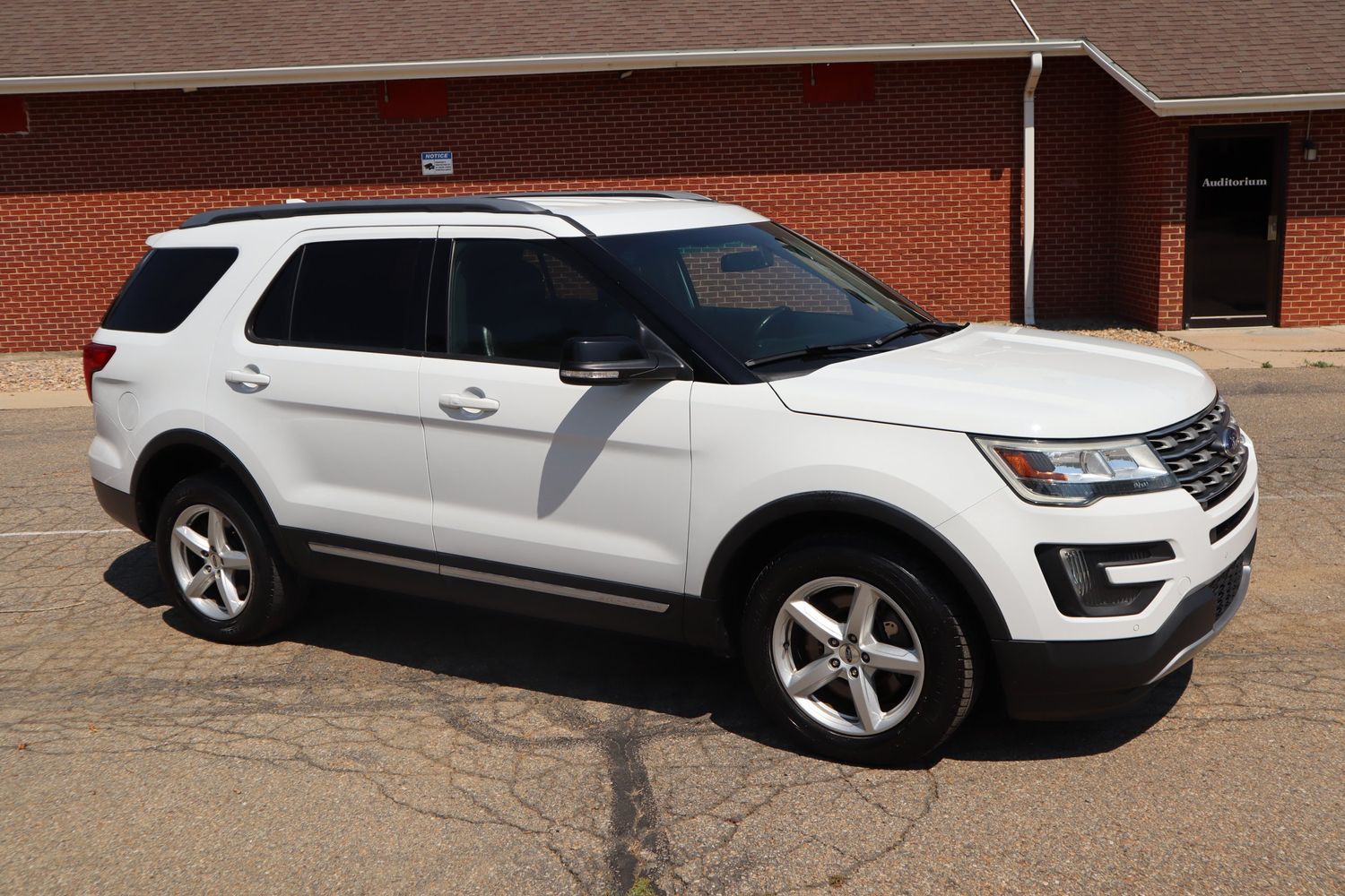 2016 Ford Explorer XLT | Victory Motors of Colorado