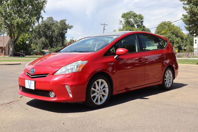 2012 Toyota Prius v Photos
