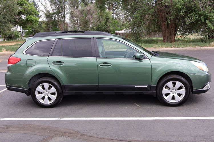 2011 Subaru Outback 2.5i Premium | Victory Motors of Colorado