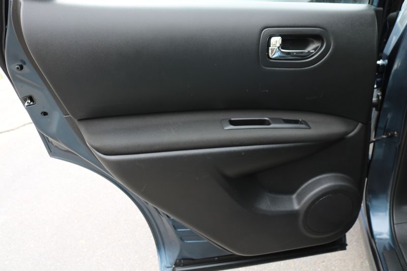 2014 Nissan Rogue Select Photos