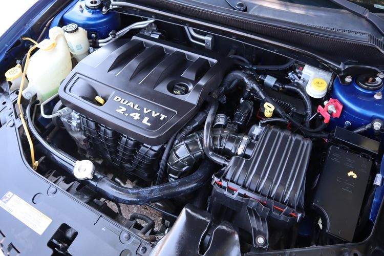 2012 Dodge Avenger SE | Victory Motors of Colorado