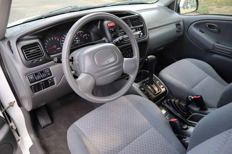 2000 Chevrolet Tracker Photos