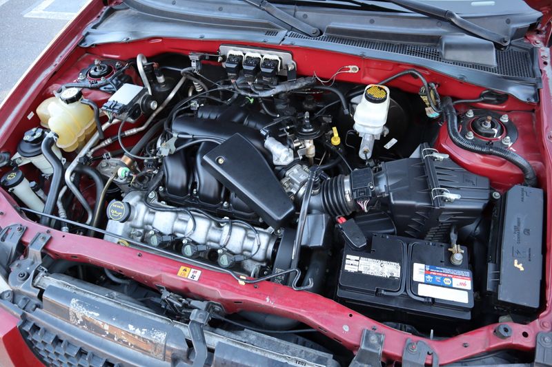 2005 Ford Escape Photos