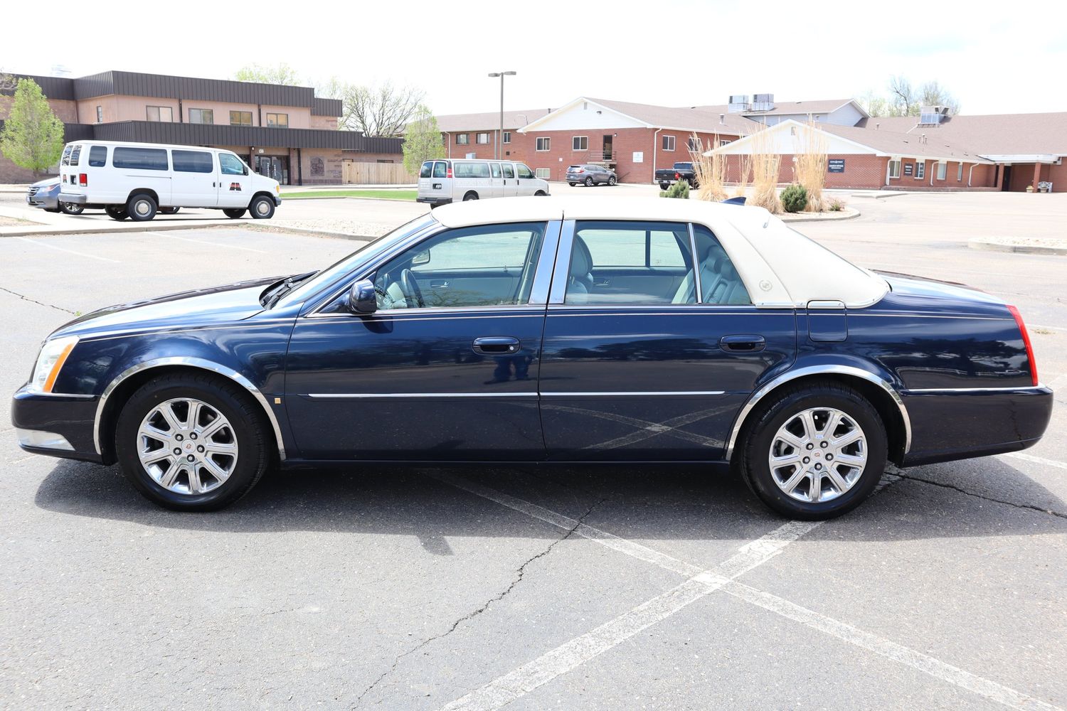 2009 Cadillac DTS Base | Victory Motors of Colorado