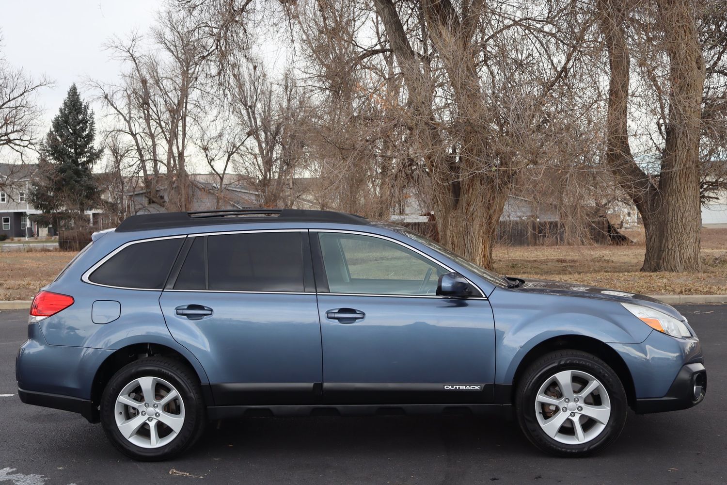 2013 Subaru Outback 2.5i Premium | Victory Motors of Colorado