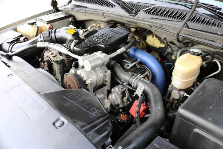 2002 GMC Sierra 2500HD SLT | Victory Motors of Colorado