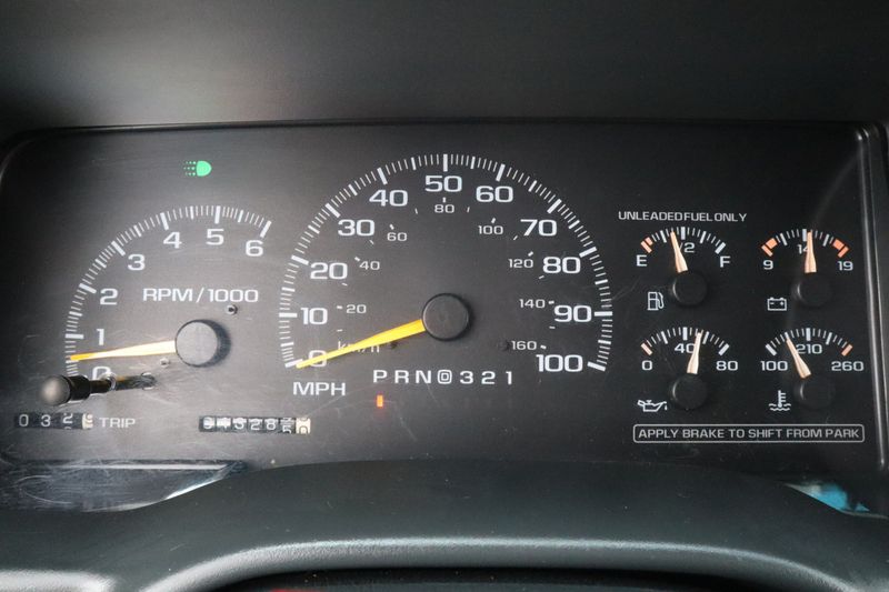 2000 Chevrolet C/K 3500 Series Photos 2000 Chevrolet C/K 3500 Series Photos