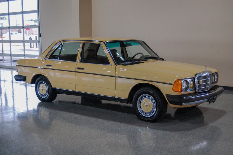 1981 Mercedes-Benz 240D Photos