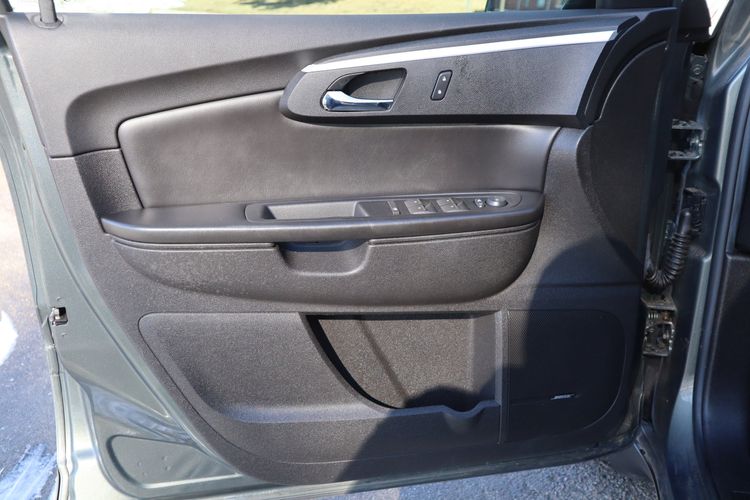 2011 Chevrolet Traverse LT | Victory Motors of Colorado