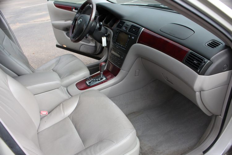2004 Lexus ES 330 | Victory Motors of Colorado