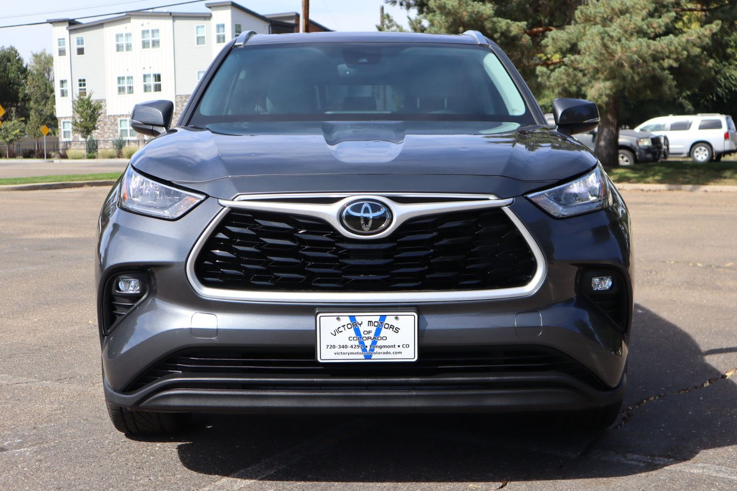 2020 Toyota Highlander XLE | Victory Motors of Colorado