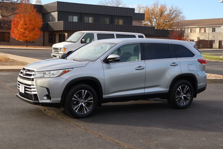 2019 Toyota Highlander LE | Victory Motors of Colorado