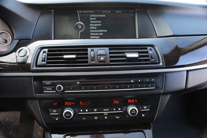 2012 BMW 528xi Photos