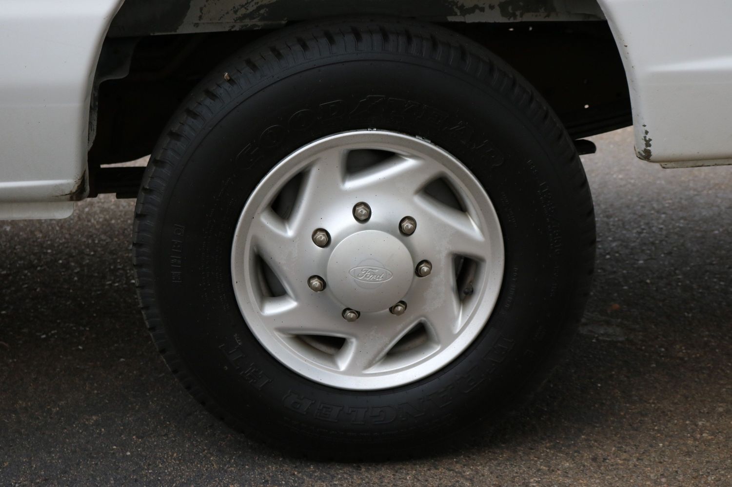 1997 Ford E-350 XL | Victory Motors of Colorado