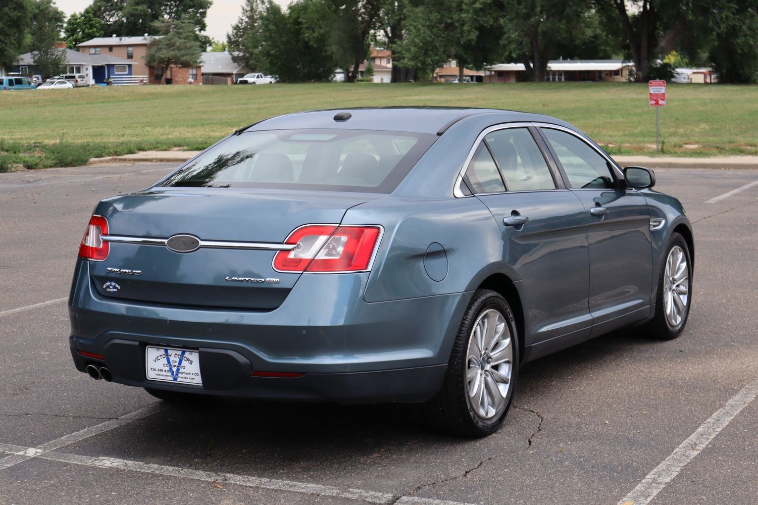 2010 Ford Taurus Limited | Victory Motors of Colorado