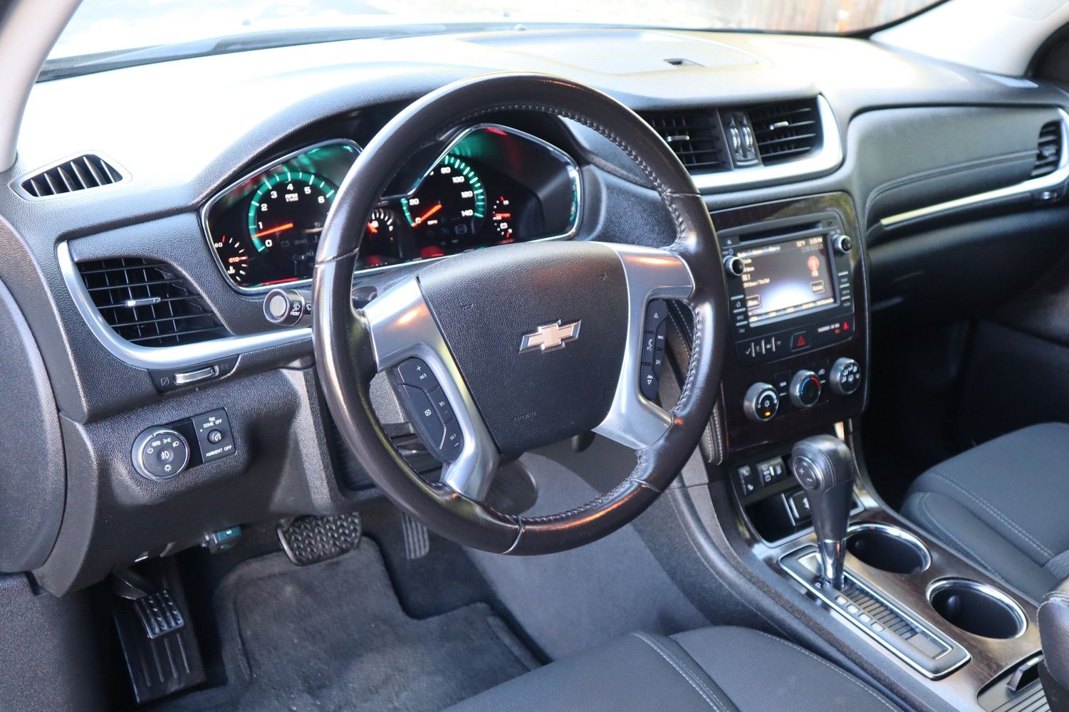 2016 Chevrolet Traverse LT | Victory Motors of Colorado