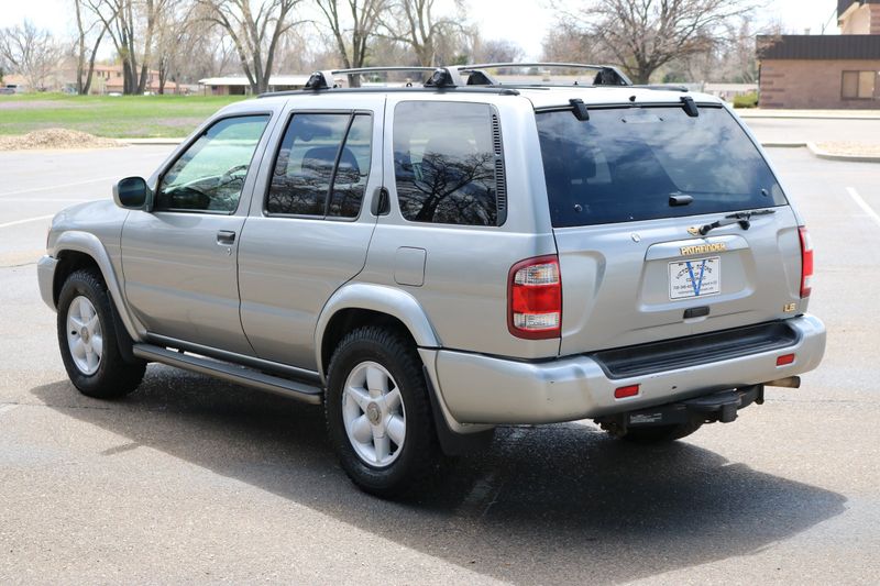 2000 Nissan Pathfinder Photos