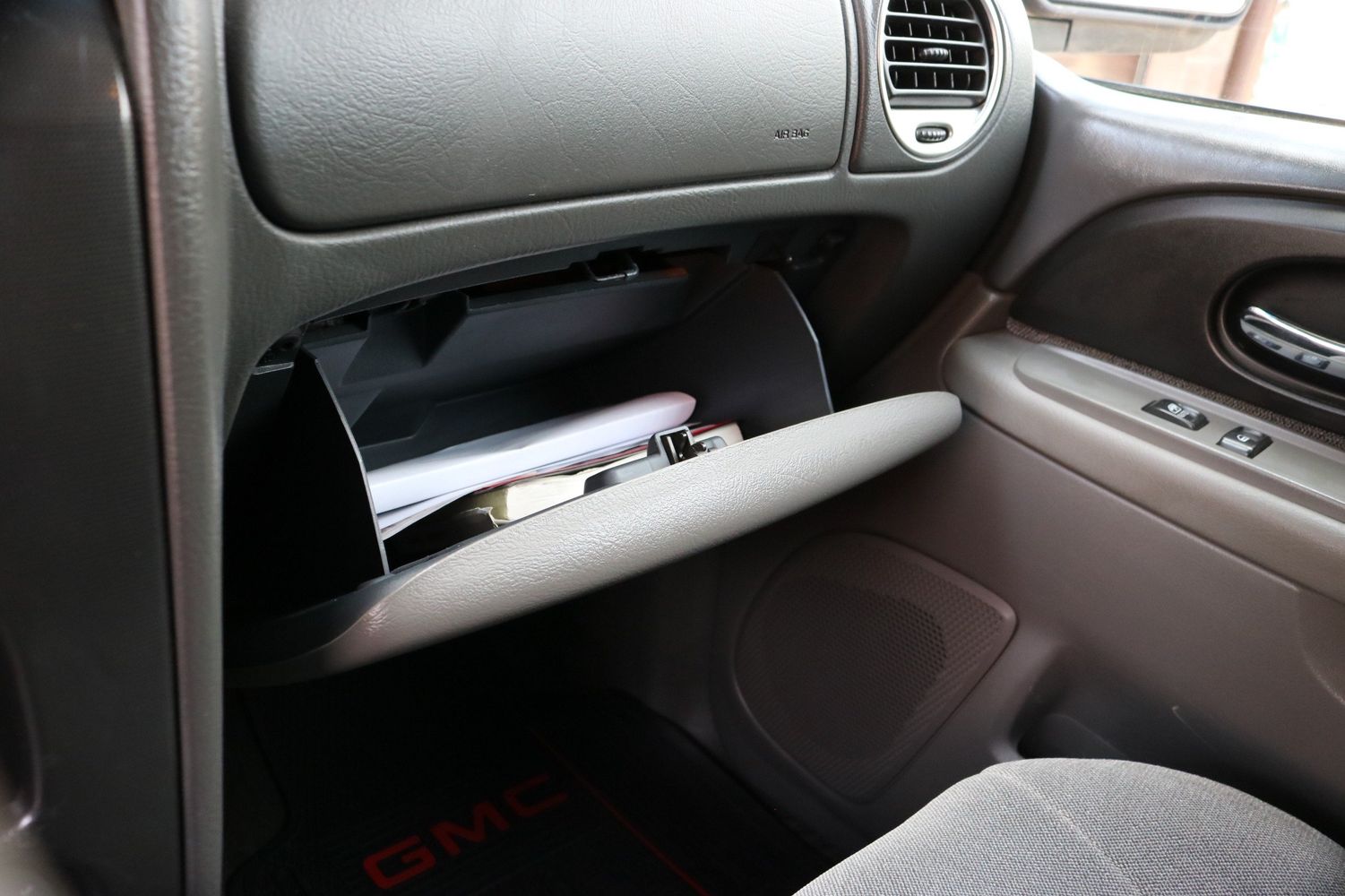 2002 GMC Envoy SLE | Victory Motors of Colorado