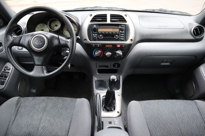 2001 Toyota RAV4 Photos
