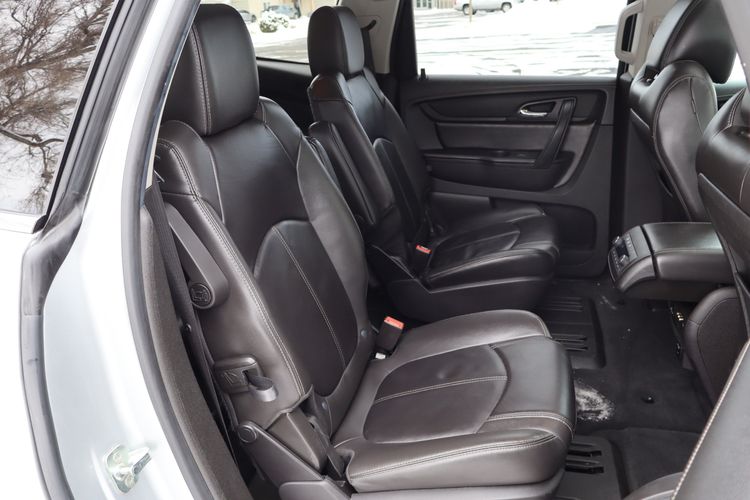 2016 Chevrolet Traverse LT | Victory Motors of Colorado
