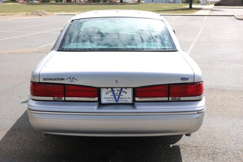 1997 Ford Crown Victoria Photos