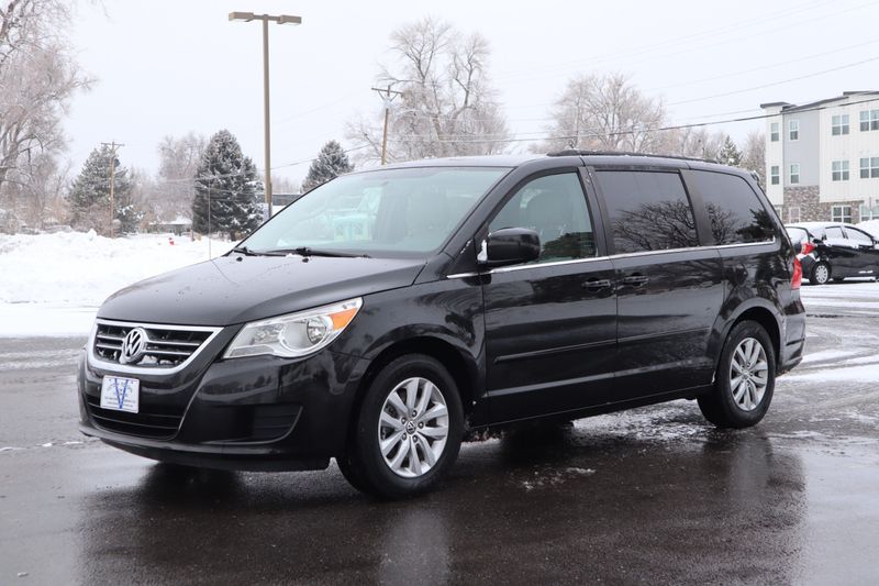 2012 Volkswagen Routan Photos