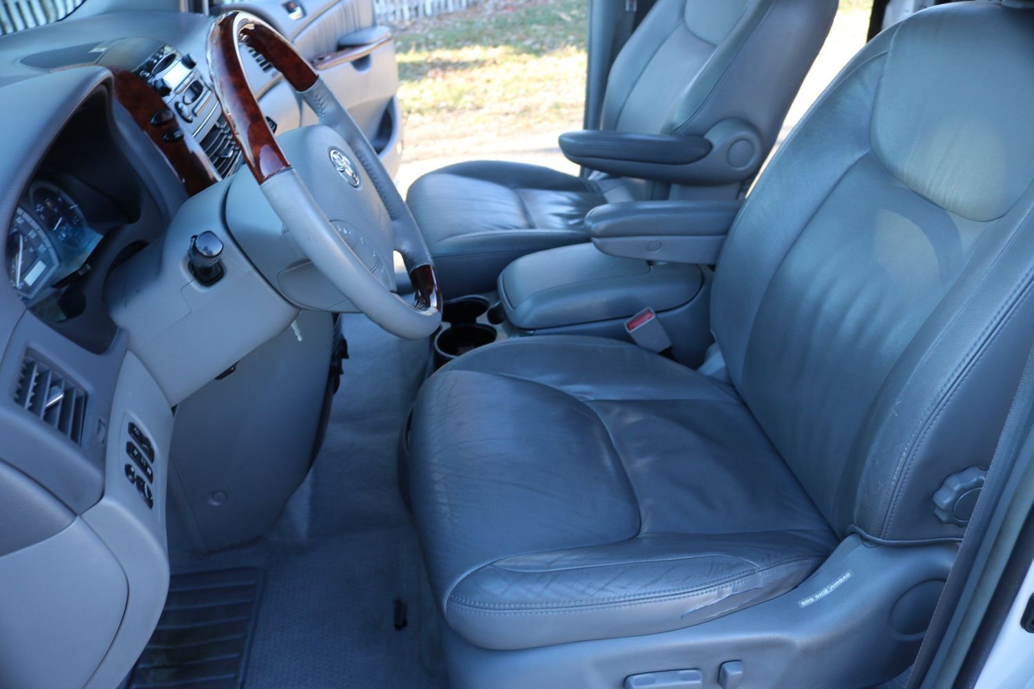 2004 Toyota Sienna XLE Limited 7 Passenger | Victory Motors of Colorado