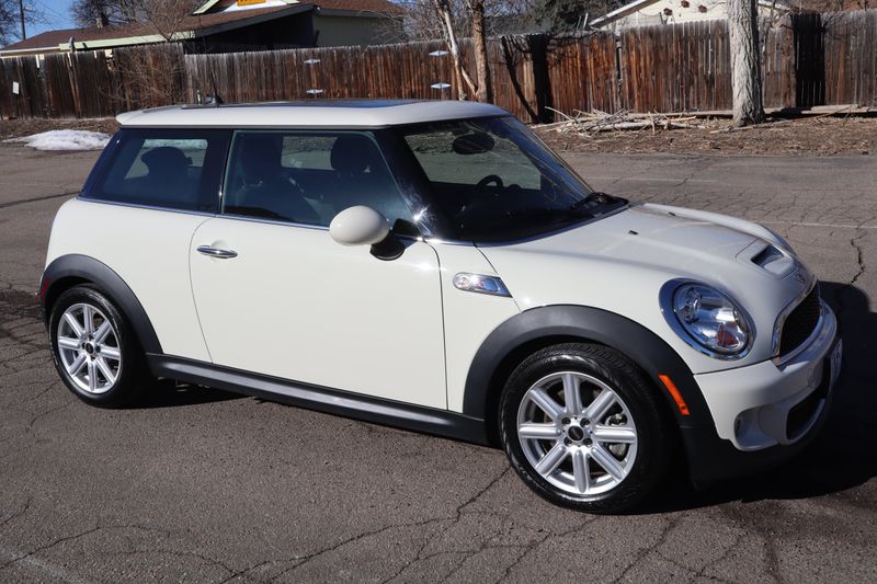 2013 MINI Hardtop Photos