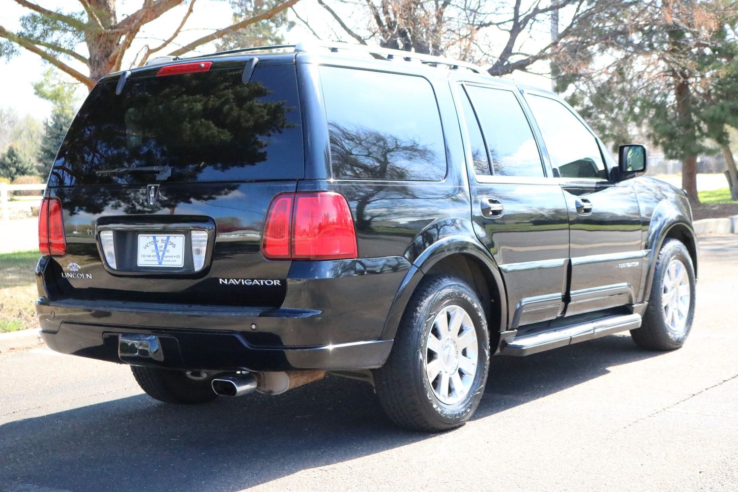 2004 Lincoln Navigator Luxury | Victory Motors of Colorado