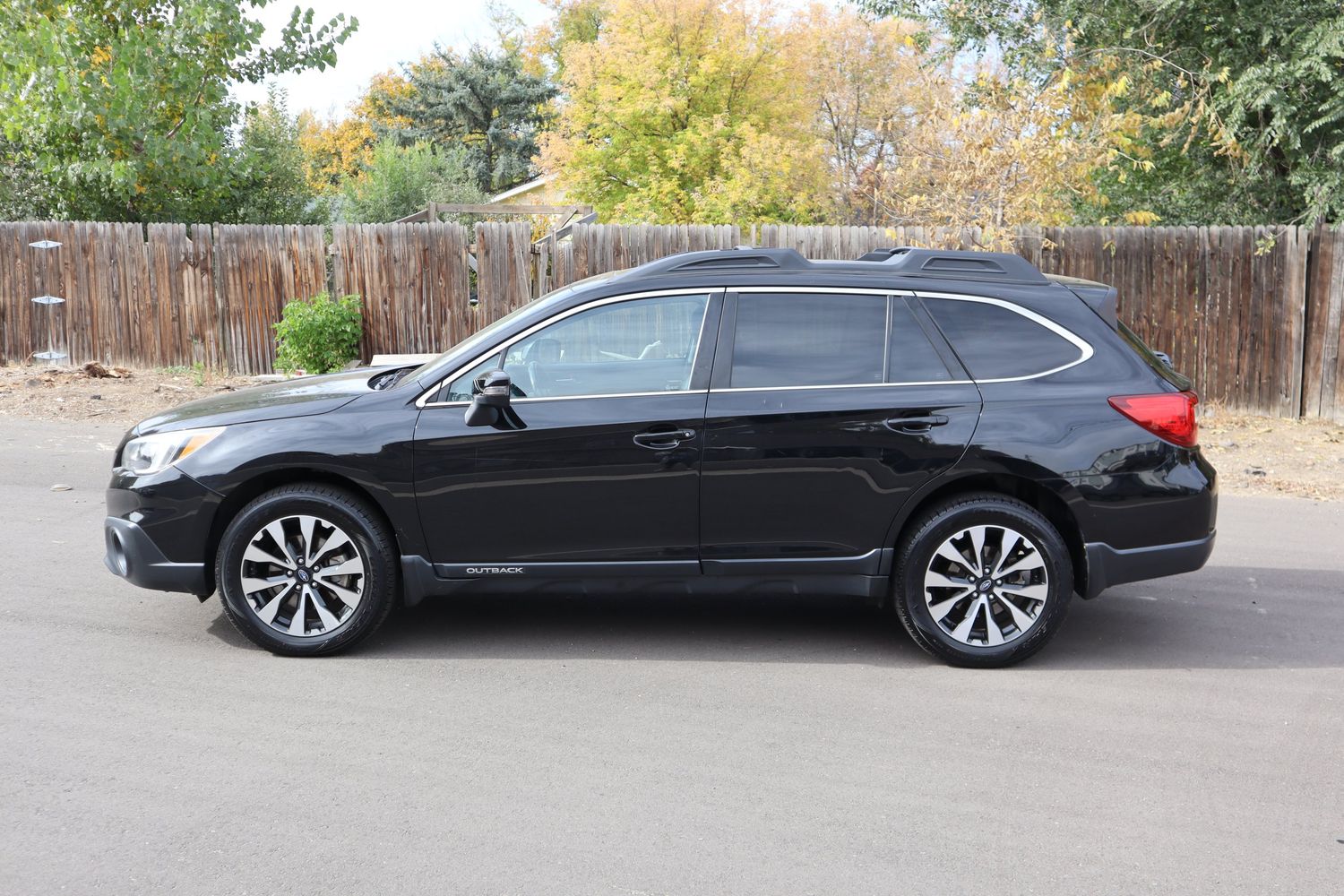 2016 Subaru Outback 2.5i Limited | Victory Motors of Colorado
