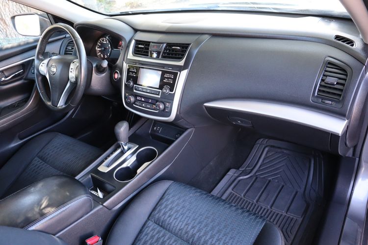 2016 Nissan Altima 2.5 SV | Victory Motors of Colorado