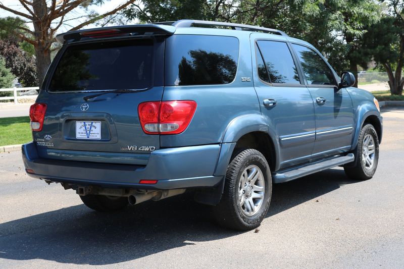 2005 Toyota Sequoia Photos
