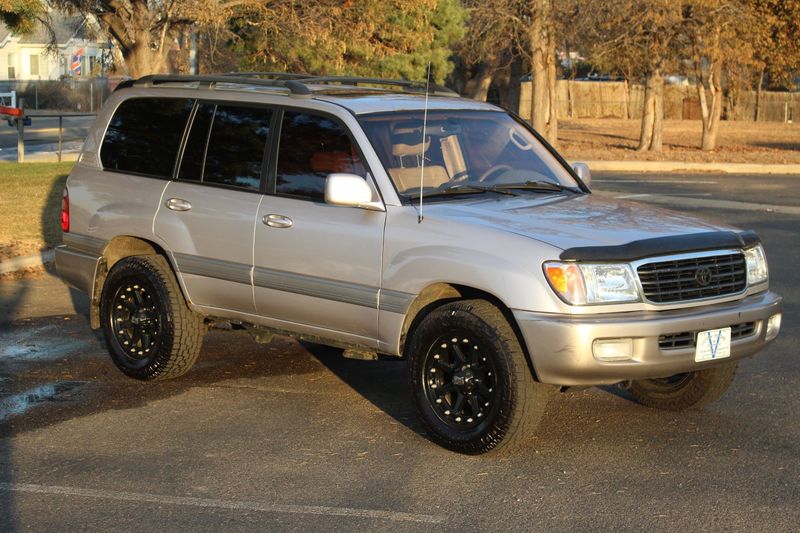 2000 Toyota Land Cruiser Photos