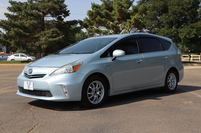 2012 Toyota Prius v Photos