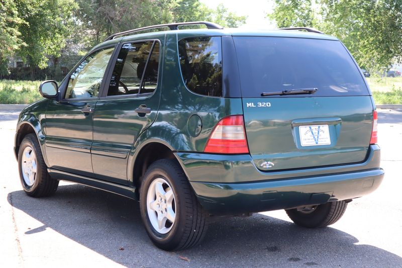2000 Mercedes-Benz ML 320 Photos