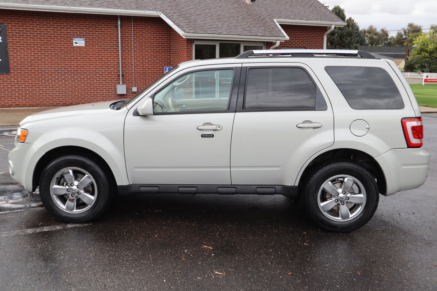 2009 Ford Escape Limited | Victory Motors of Colorado